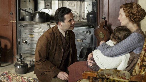 'Downton Abbey' pics gallery: Edith faces her greatest fear